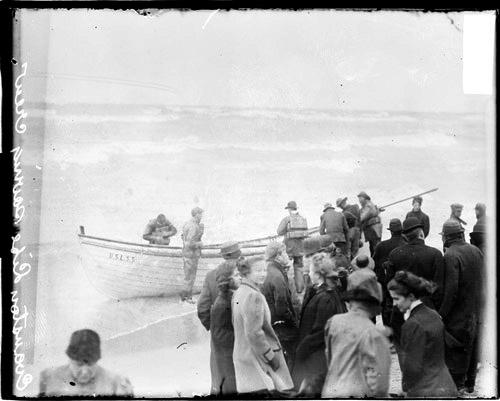 ECC | [Crew of Evanston Life-Saving Station standing with a rowboa