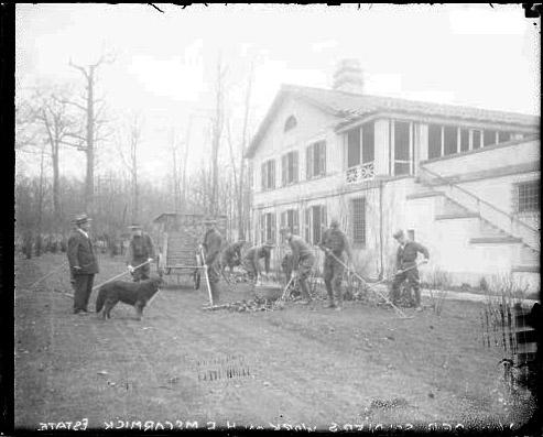 ECC | [Wounded soldiers raking the lawn at Villa Turicum, the McCo
