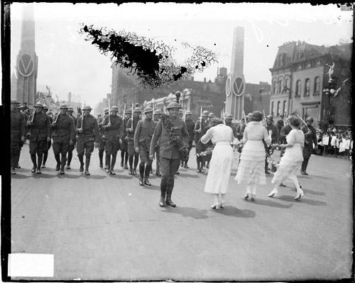 ECC | [13th Engineers Division, soldiers marching between victory