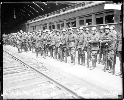 ECC | [French Blue Devils, holding rifles, at LaSalle Street Railr