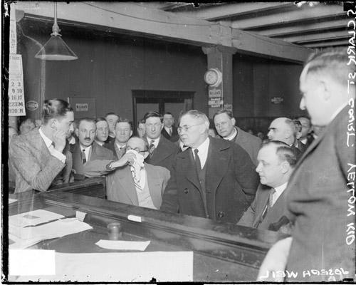 ECC | [Joseph Weil (Yellow Kid) standing in a crowded courtroom]