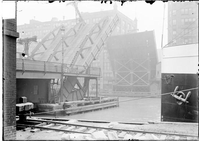 ECC | [Jack Knife Bridge in raised position over the Chicago River