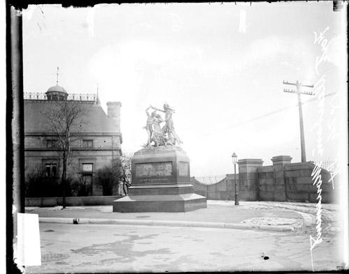 ECC | [Fort Dearborn Massacre monument, showing the entire monumen