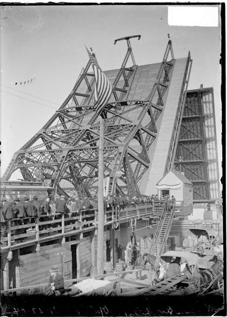 ECC | [Western Avenue Bridge in raised position over the North Bra