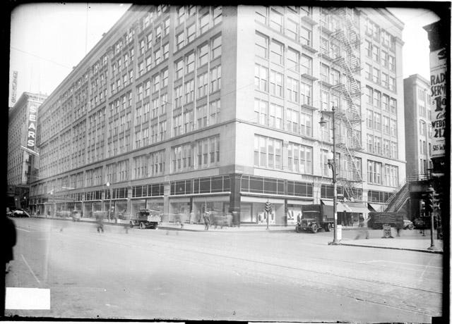 ECC | [Sears Roebuck & Co., State Street Store, horizontal street-
