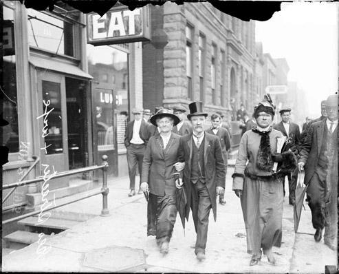ECC | [Captain George Wellington Streeter and his wife, Elma, walk