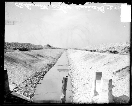 ECC | [Calumet-Sag Channel under construction, view down center of