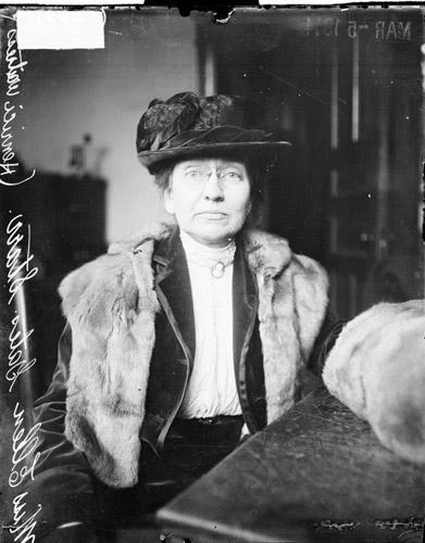 ECC | [Henrici restaurant waitress strike, Miss Ellen Gates Starr