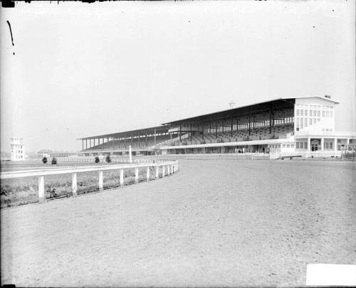 ECC | [Horse Racing, Derby Day, Washington Park Track, turn on the