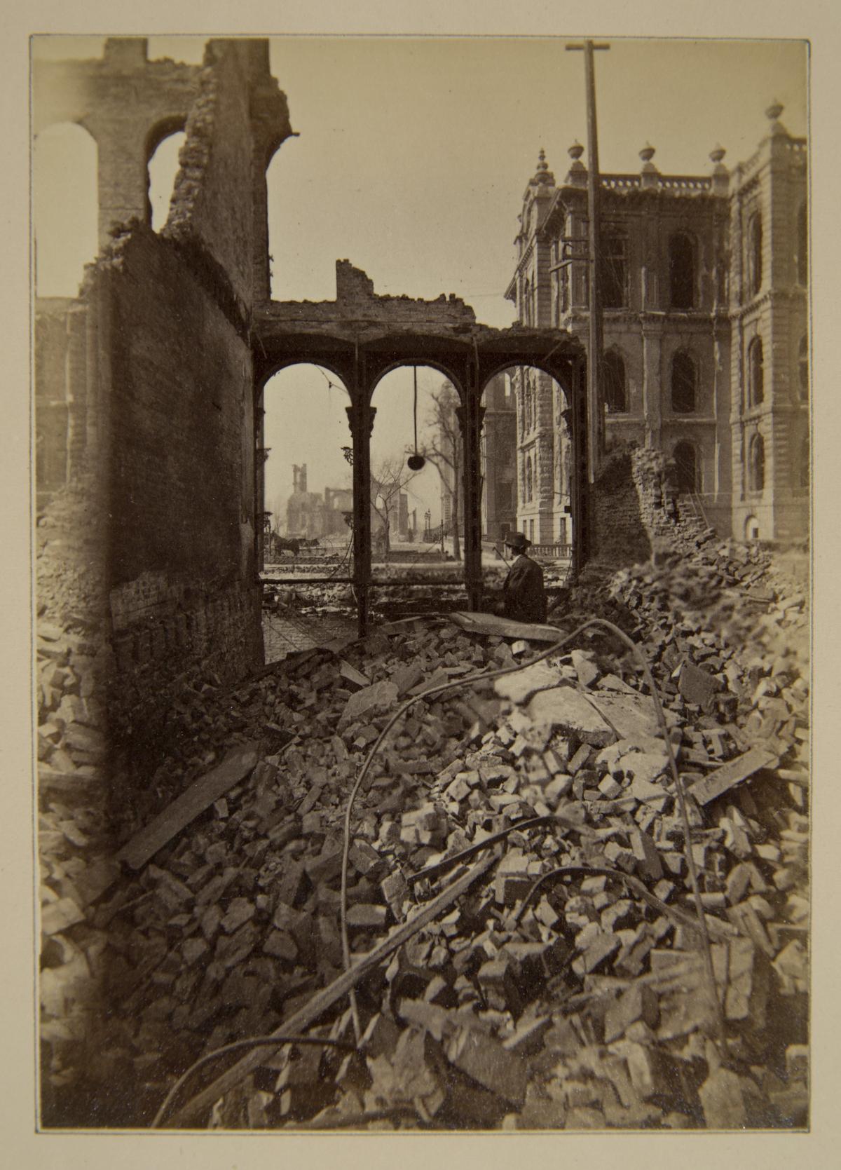 ECC | Chicago Fire of 1871: Court House Through Ruins East Side Cl