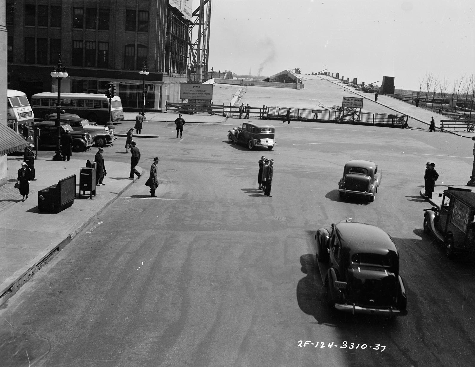 ECC | Traffic Intersection at Michigan Blvd and Randolph (image 01