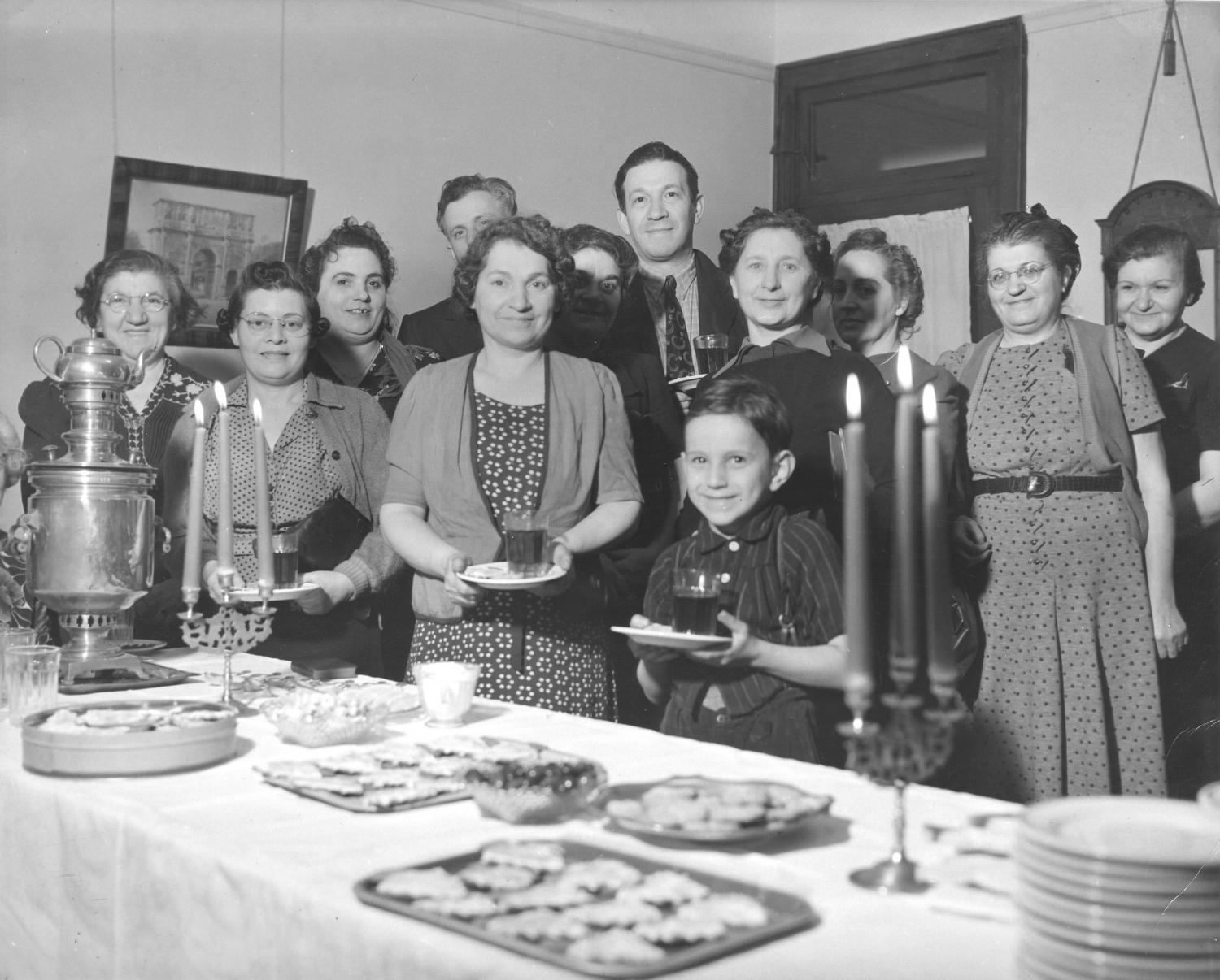 ECC | English Party (at table)