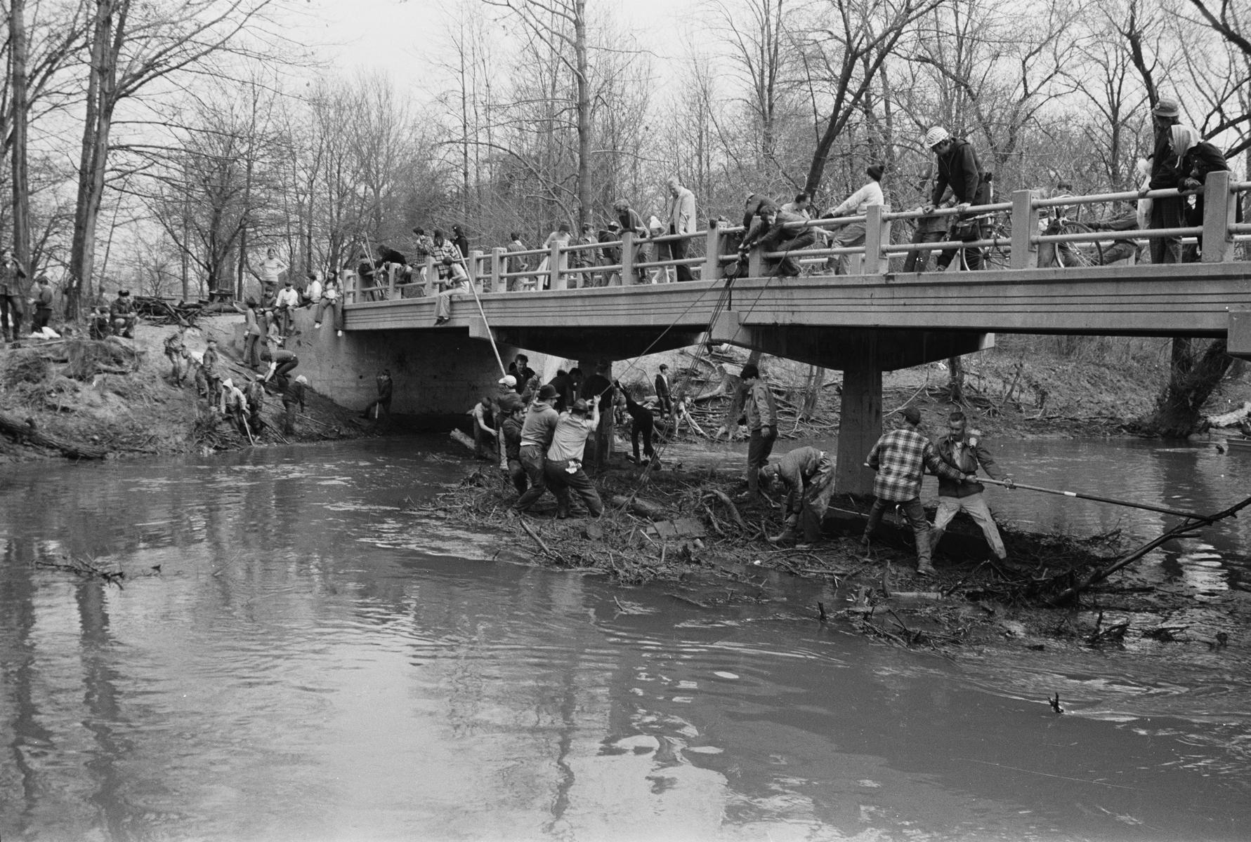 ECC | Boy Scouts cleaning up the river as part of Project SOAR